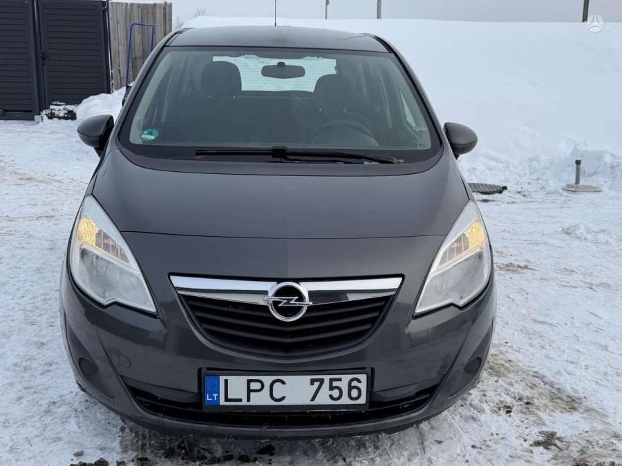 Grey Opel Meriva 2011 in Vilnius, with an engine capacity of 1.69 L and mileage of 218 thousand km for 2850 €, photo 2 on AUTOMOTO.COM.LV