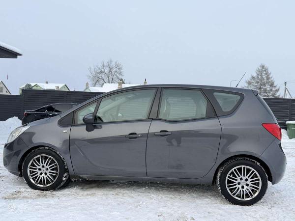Grey Opel Meriva 2011 in Vilnius, with an engine capacity of 1.69 L and mileage of 218 thousand km for 2850 €, photo 4 on AUTOMOTO.COM.LV