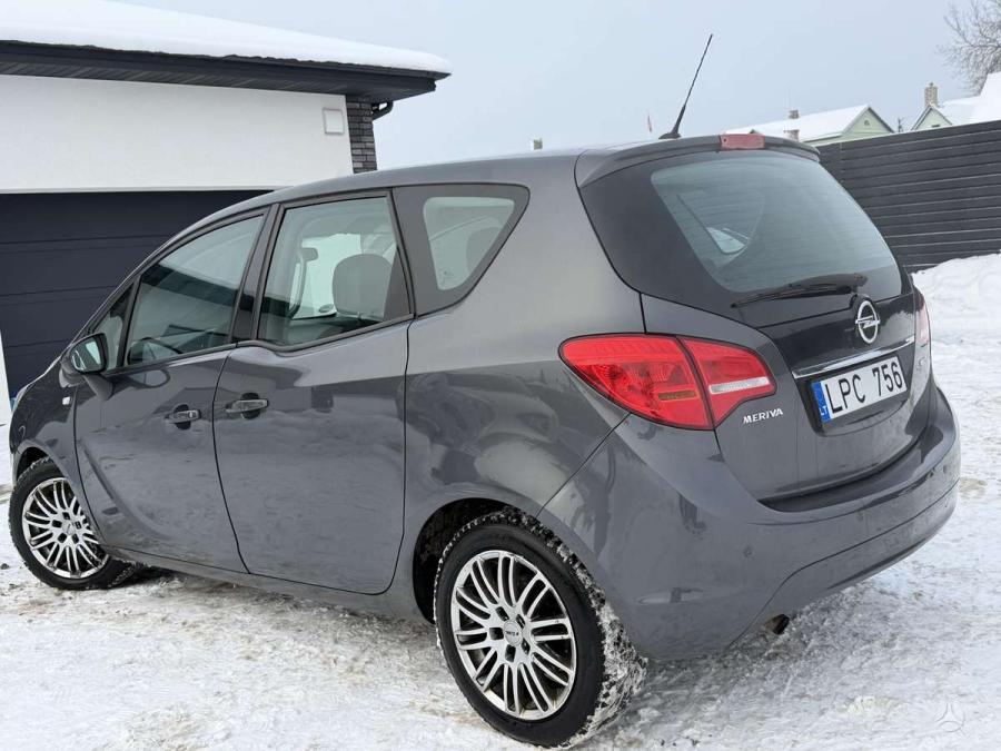 Grey Opel Meriva 2011 in Vilnius, with an engine capacity of 1.69 L and mileage of 218 thousand km for 2850 €, photo 7 on AUTOMOTO.COM.LV