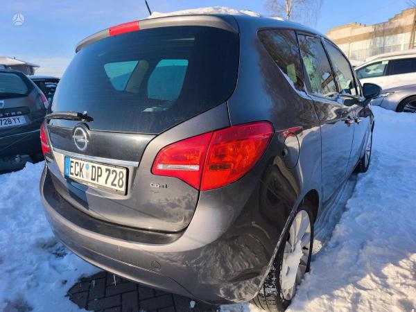 Grey Opel Meriva 2011 in Taurage, with an engine capacity of 1.69 L and mileage of 168 thousand km for 4650 €, photo 8 on AUTOMOTO.COM.LV
