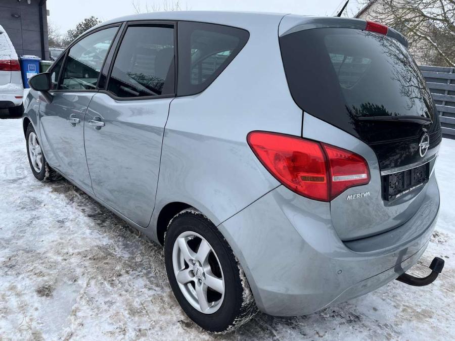 Grey Opel Meriva 2011 in Marijampole, with an engine capacity of 1.40 L and mileage of 109 thousand km for 4300 €, photo 3 on AUTOMOTO.COM.LV