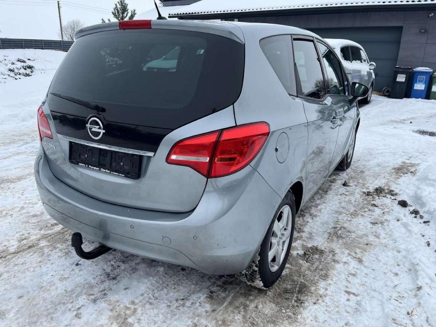 Grey Opel Meriva 2011 in Marijampole, with an engine capacity of 1.40 L and mileage of 109 thousand km for 4300 €, photo 4 on AUTOMOTO.COM.LV