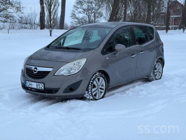 Grey Opel Meriva 2011 in Ogre, with an engine capacity of 1.70 L and mileage of 326 thousand km for 2650 €, photo 2 on AUTOMOTO.COM.LV