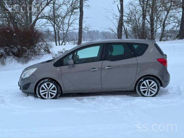Grey Opel Meriva 2011 in Ogre, with an engine capacity of 1.70 L and mileage of 326 thousand km for 2650 €, photo 3 on AUTOMOTO.COM.LV
