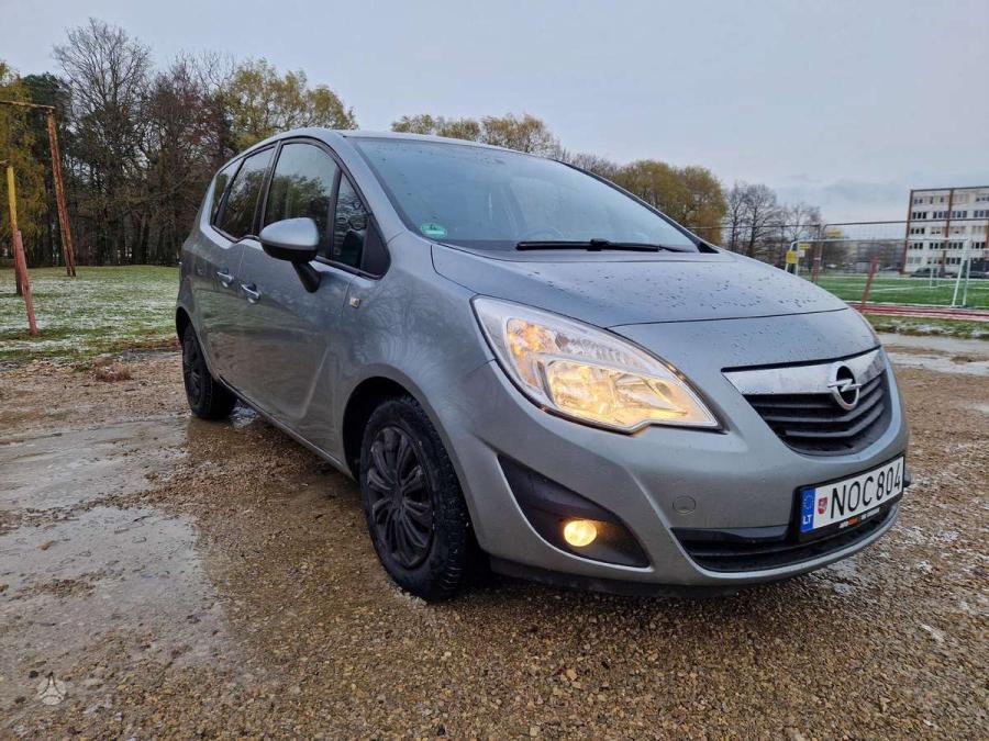 Grey Opel Meriva 2011 in Mazeikiai, with an engine capacity of 1.40 L and mileage of 176 thousand km for 3400 €, photo 2 on AUTOMOTO.COM.LV