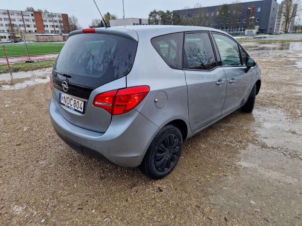 Grey Opel Meriva 2011 in Mazeikiai, with an engine capacity of 1.40 L and mileage of 176 thousand km for 3400 €, photo 3 on AUTOMOTO.COM.LV