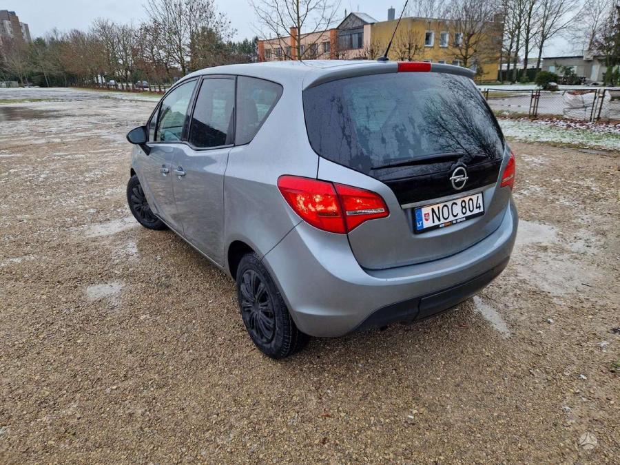 Grey Opel Meriva 2011 in Mazeikiai, with an engine capacity of 1.40 L and mileage of 176 thousand km for 3400 €, photo 4 on AUTOMOTO.COM.LV
