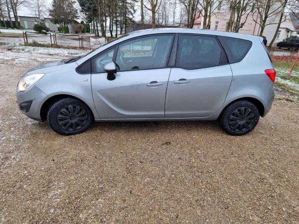 Grey Opel Meriva 2011 in Mazeikiai, with an engine capacity of 1.40 L and mileage of 176 thousand km for 3400 €, photo 5 on AUTOMOTO.COM.LV