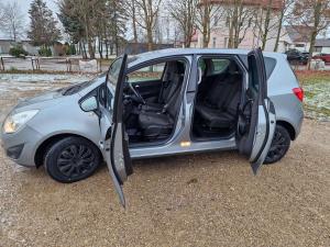 Grey Opel Meriva 2011 in Mazeikiai, with an engine capacity of 1.40 L and mileage of 176 thousand km for 3400 €, photo 6 on AUTOMOTO.COM.LV