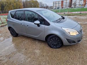 Grey Opel Meriva 2011 in Mazeikiai, with an engine capacity of 1.40 L and mileage of 176 thousand km for 3400 €, photo 8 on AUTOMOTO.COM.LV
