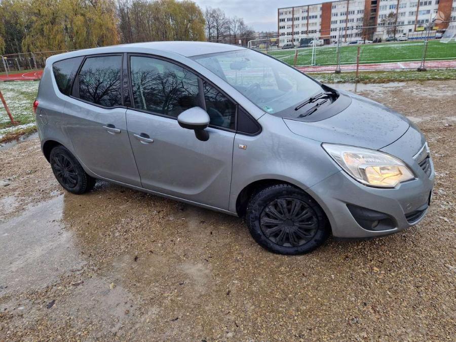 Grey Opel Meriva 2011 in Mazeikiai, with an engine capacity of 1.40 L and mileage of 176 thousand km for 3400 €, photo 8 on AUTOMOTO.COM.LV