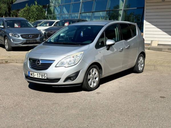 Grey Opel Meriva 2011 in Riga, with an engine capacity of 1.70 L and mileage of 250 thousand km for 3899 €, photo 3 on AUTOMOTO.COM.LV