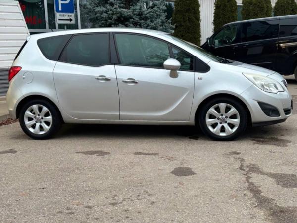 Grey Opel Meriva 2011 in Riga, with an engine capacity of 1.70 L and mileage of 250 thousand km for 3899 €, photo 10 on AUTOMOTO.COM.LV