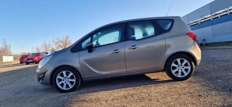 Pelēks Opel Meriva 2011 Daugavpils, ar dzinēja tilpumu 1.70 L un nobraukumu 252 tūkst. km par 4350 €, foto 3 vietnē AUTOMOTO.COM.LV