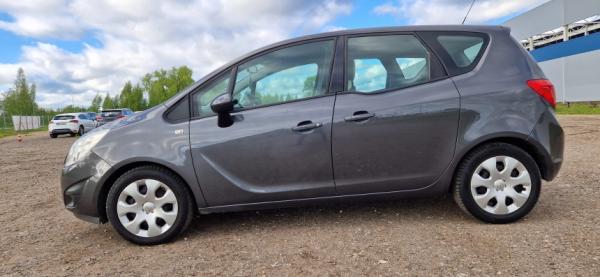 Grey Opel Meriva 2011 in Riga, with an engine capacity of 1.70 L and mileage of 221 thousand km for 4950 €, photo 2 on AUTOMOTO.COM.LV