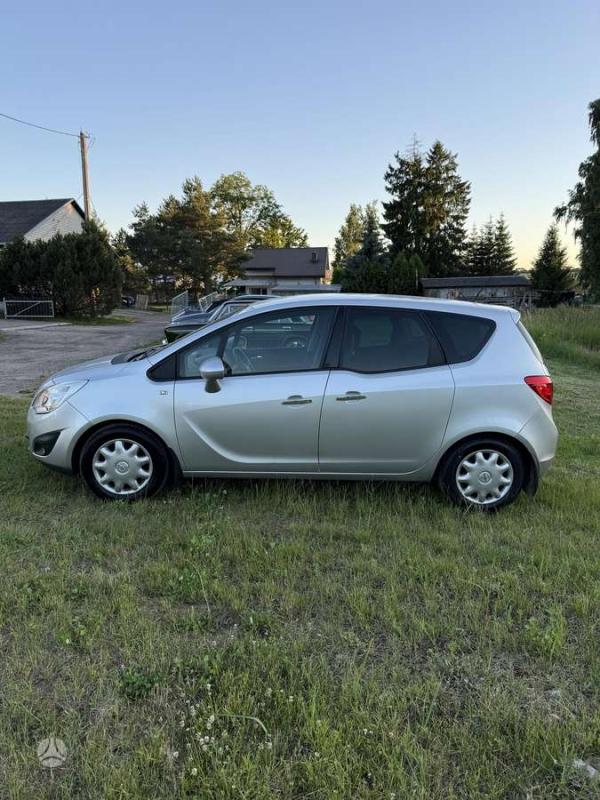 Grey Opel Meriva 2011 in Kaunas, with an engine capacity of 1.36 L and mileage of 284 thousand km for 2995 €, photo 2 on AUTOMOTO.COM.LV