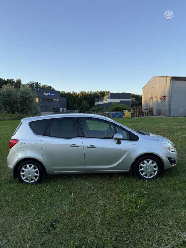 Grey Opel Meriva 2011 in Kaunas, with an engine capacity of 1.36 L and mileage of 284 thousand km for 2995 €, photo 6 on AUTOMOTO.COM.LV