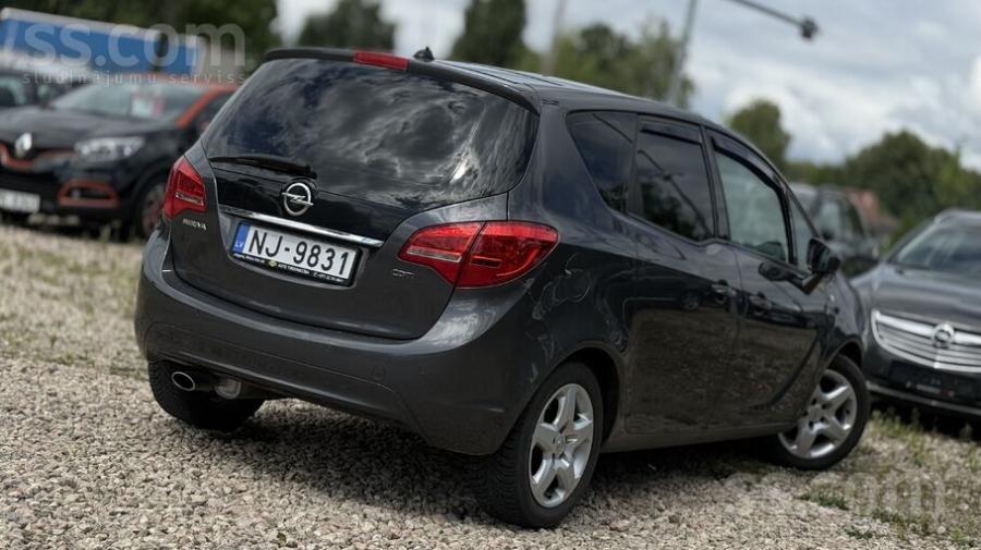 Grey Opel Meriva 2011 in Jelgava, with an engine capacity of 1.70 L and mileage of 202 thousand km for 3890 €, photo 4 on AUTOMOTO.COM.LV