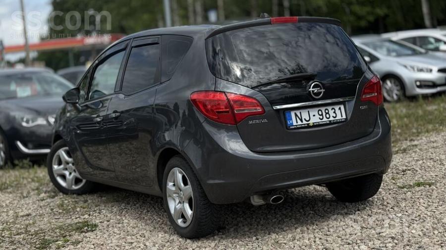Grey Opel Meriva 2011 in Jelgava, with an engine capacity of 1.70 L and mileage of 202 thousand km for 3890 €, photo 5 on AUTOMOTO.COM.LV