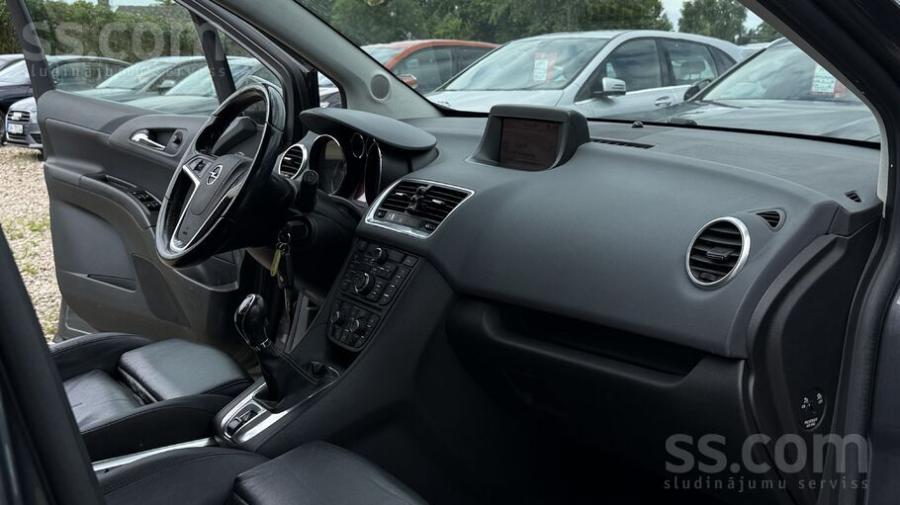 Grey Opel Meriva 2011 in Jelgava, with an engine capacity of 1.70 L and mileage of 202 thousand km for 3890 €, photo 9 on AUTOMOTO.COM.LV
