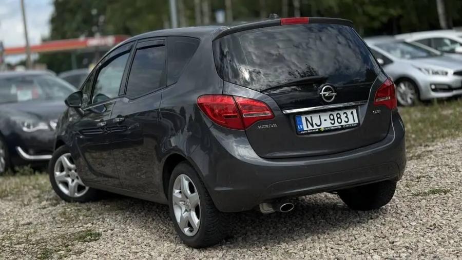 Grey Opel Meriva 2011 in Jelgava, with an engine capacity of 1.70 L and mileage of 202 thousand km for 3890 €, photo 5 on AUTOMOTO.COM.LV
