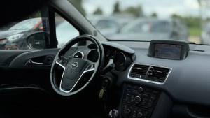 Grey Opel Meriva 2011 in Jelgava, with an engine capacity of 1.70 L and mileage of 202 thousand km for 3890 €, photo 14 on AUTOMOTO.COM.LV