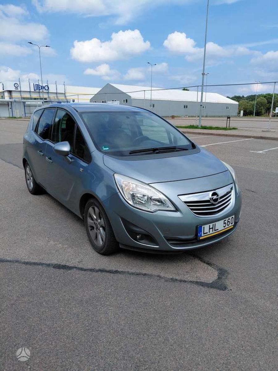 Grey Opel Meriva 2011 in Vilnius, with an engine capacity of 1.40 L and mileage of 235 thousand km for 2200 €, photo 1 on AUTOMOTO.COM.LV