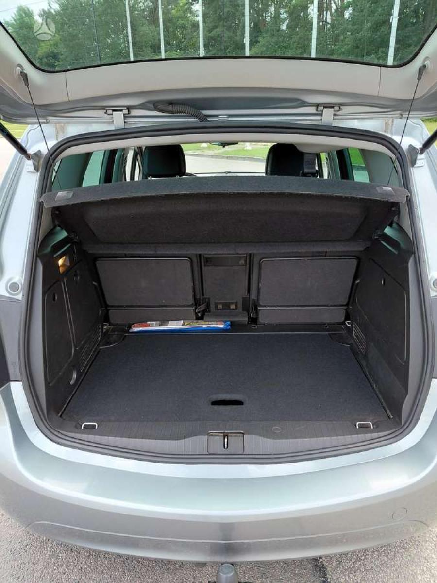 Grey Opel Meriva 2011 in Vilnius, with an engine capacity of 1.40 L and mileage of 235 thousand km for 2200 €, photo 7 on AUTOMOTO.COM.LV