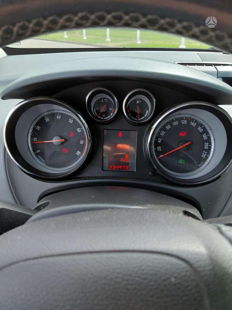 Grey Opel Meriva 2011 in Vilnius, with an engine capacity of 1.40 L and mileage of 235 thousand km for 2200 €, photo 12 on AUTOMOTO.COM.LV