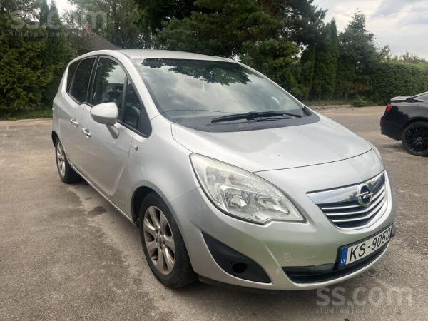 Grey Opel Meriva 2011 in Jelgava, with an engine capacity of 1.70 L and mileage of 228 thousand km for 2170 €, photo 3 on AUTOMOTO.COM.LV