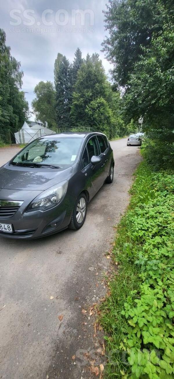Pelēks Opel Meriva 2011 Rīga, ar dzinēja tilpumu 1.70 L un nobraukumu 111 tūkst. km par 3800 €, foto 1 vietnē AUTOMOTO.COM.LV