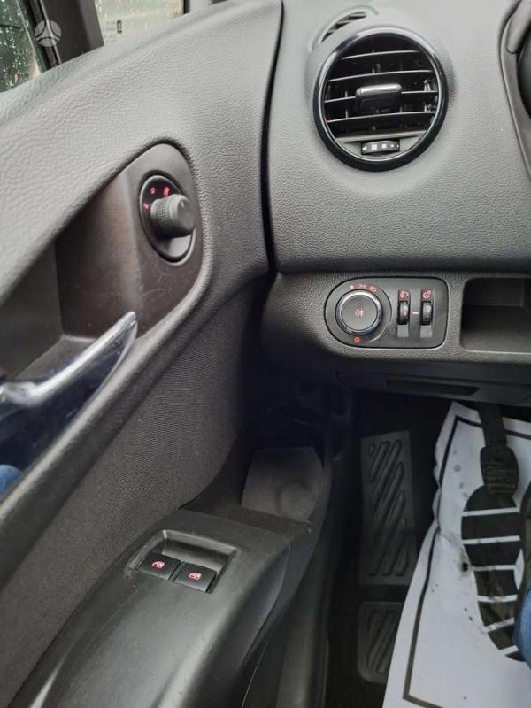 Grey Opel Meriva 2011 in Ukmerge, with an engine capacity of 1.36 L and mileage of 235 thousand km for 3000 €, photo 8 on AUTOMOTO.COM.LV