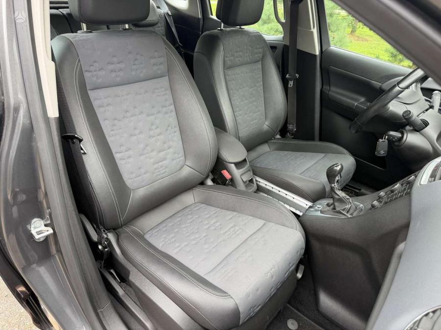 Grey Opel Meriva 2011 in Utena, with an engine capacity of 1.40 L and mileage of 188 thousand km for 3700 €, photo 9 on AUTOMOTO.COM.LV