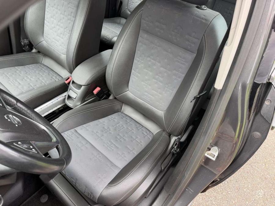 Grey Opel Meriva 2011 in Utena, with an engine capacity of 1.40 L and mileage of 188 thousand km for 3700 €, photo 10 on AUTOMOTO.COM.LV