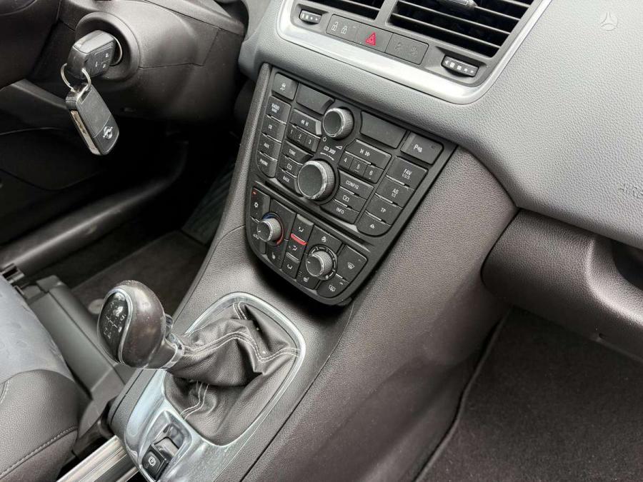 Grey Opel Meriva 2011 in Utena, with an engine capacity of 1.40 L and mileage of 188 thousand km for 3700 €, photo 12 on AUTOMOTO.COM.LV