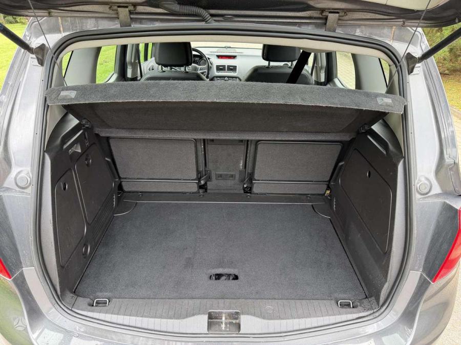 Grey Opel Meriva 2011 in Utena, with an engine capacity of 1.40 L and mileage of 188 thousand km for 3700 €, photo 15 on AUTOMOTO.COM.LV