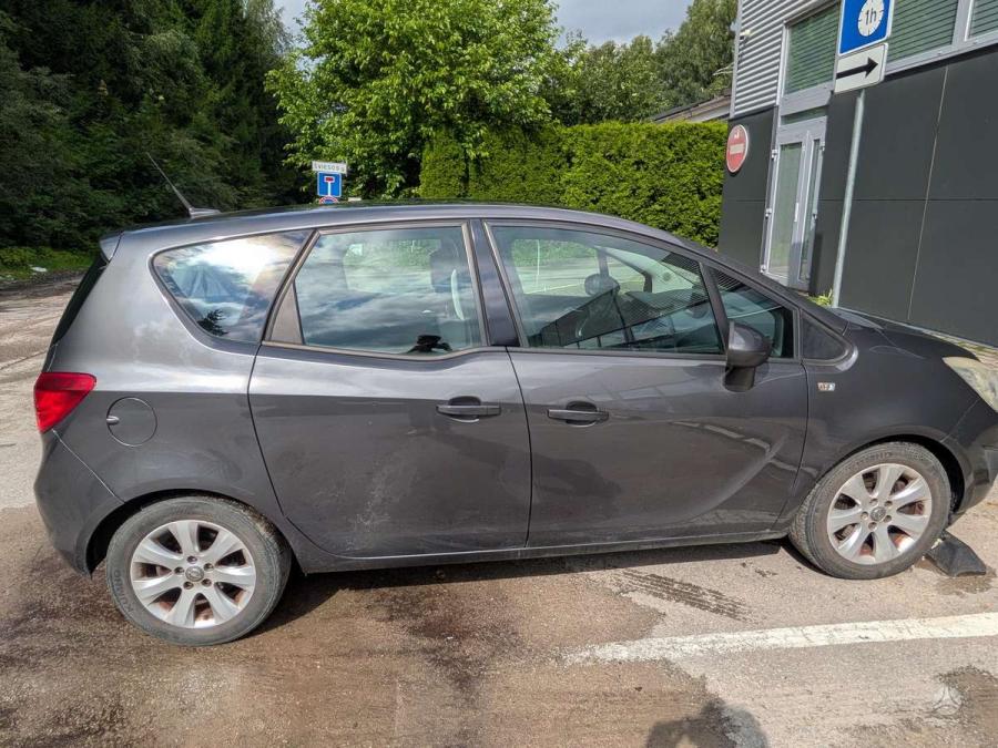 Pelēks Opel Meriva 2011 Viļņa, ar dzinēja tilpumu 1.69 L un nobraukumu 282 tūkst. km par 3350 €, foto 21 vietnē AUTOMOTO.COM.LV