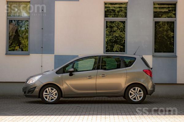Grey Opel Meriva 2011 in Jelgava, with an engine capacity of 1.70 L and mileage of 171 thousand km for 3400 €, photo 4 on AUTOMOTO.COM.LV