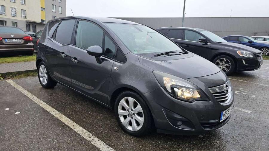 Grey Opel Meriva 2012 in Vilnius, with an engine capacity of 1.69 L and mileage of 262 thousand km for 2700 €, photo 3 on AUTOMOTO.COM.LV