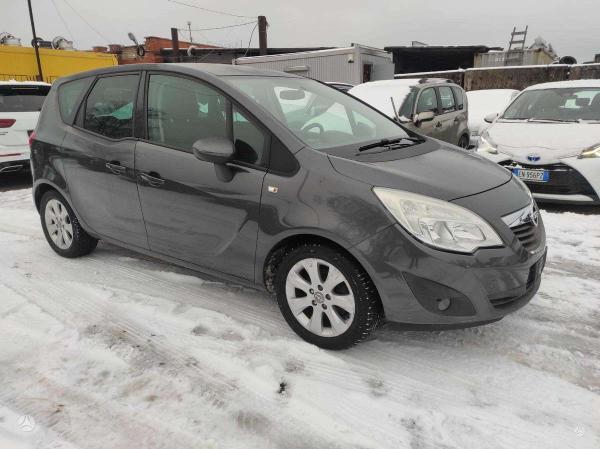 Grey Opel Meriva 2012 in Panevezys, with an engine capacity of 1.36 L and mileage of 218 thousand km for 3900 €, photo 7 on AUTOMOTO.COM.LV