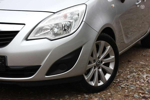 Grey Opel Meriva 2012 in Kretinga, with an engine capacity of 1.36 L and mileage of 156 thousand km for 4199 €, photo 3 on AUTOMOTO.COM.LV