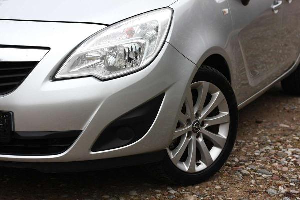 Grey Opel Meriva 2012 in Kretinga, with an engine capacity of 1.36 L and mileage of 156 thousand km for 4199 €, photo 3 on AUTOMOTO.COM.LV