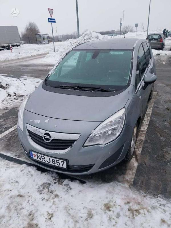 Pelēks Opel Meriva 2012 Klaipėda, ar dzinēja tilpumu 1.36 L un nobraukumu 258 tūkst. km par 1950 €, foto 1 vietnē AUTOMOTO.COM.LV