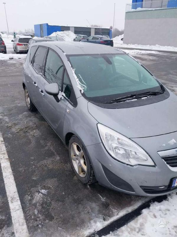 Pelēks Opel Meriva 2012 Klaipėda, ar dzinēja tilpumu 1.36 L un nobraukumu 258 tūkst. km par 1950 €, foto 3 vietnē AUTOMOTO.COM.LV