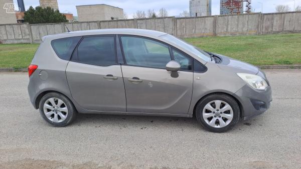 Grey Opel Meriva 2012 in Vilnius, with an engine capacity of 1.70 L and mileage of 202 thousand km for 3550 €, photo 4 on AUTOMOTO.COM.LV