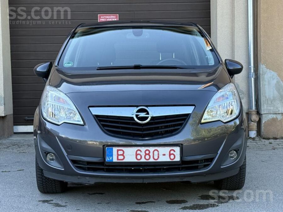 Grey Opel Meriva 2012 in Ogre, with an engine capacity of 1.60 L and mileage of 143 thousand km for 5495 €, photo 3 on AUTOMOTO.COM.LV
