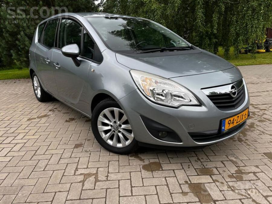 Grey Opel Meriva 2012 in Cesis, with an engine capacity of 1.40 L and mileage of 240 thousand km for 4650 €, photo 1 on AUTOMOTO.COM.LV