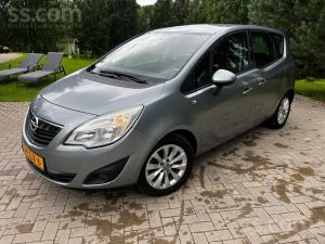 Grey Opel Meriva 2012 in Cesis, with an engine capacity of 1.40 L and mileage of 240 thousand km for 4650 €, photo 3 on AUTOMOTO.COM.LV