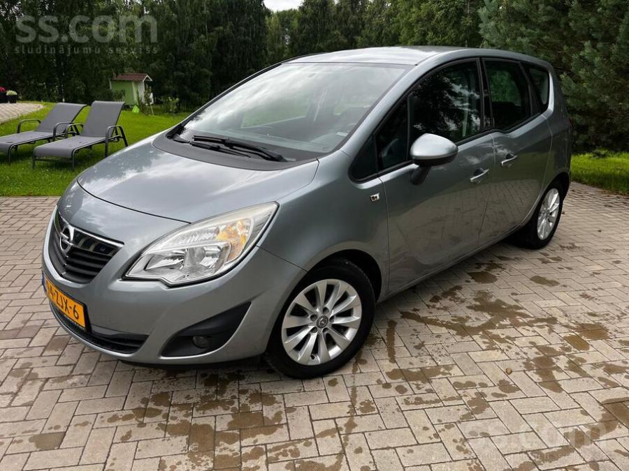 Grey Opel Meriva 2012 in Cesis, with an engine capacity of 1.40 L and mileage of 240 thousand km for 4650 €, photo 3 on AUTOMOTO.COM.LV