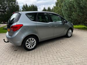 Grey Opel Meriva 2012 in Cesis, with an engine capacity of 1.40 L and mileage of 240 thousand km for 4650 €, photo 4 on AUTOMOTO.COM.LV